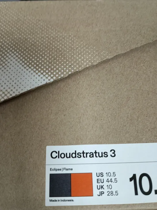 Lot 2349: QN RUNNING CLOUDSTRATUS 3 MEN'S RUNNING SHOES – BLACK/ORANGE ...