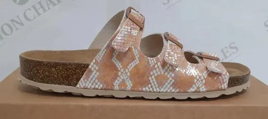 Lot 137: BOXED PAIR OF BONOVA SANDALS IN SILVER SNAKE SIZE 8 - 5014796 ...