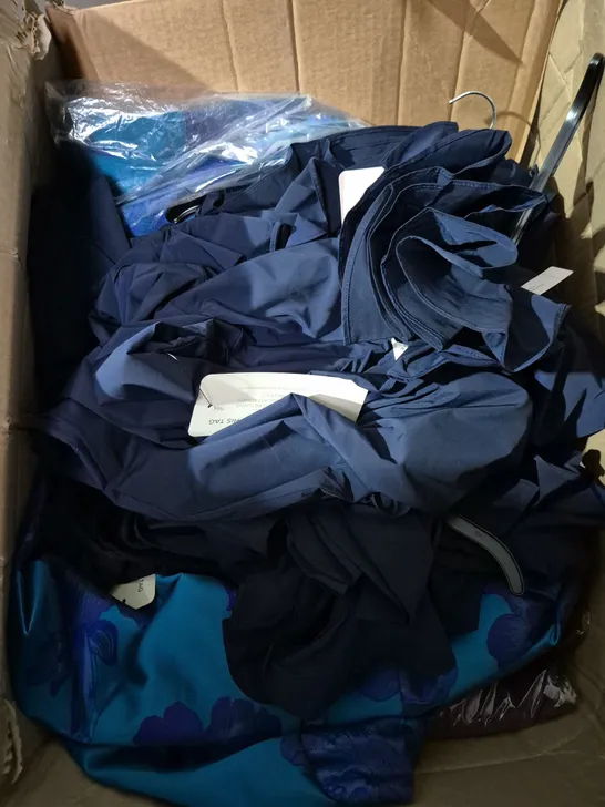 Lot 3401: LARGE QUANTITY OF ASSORTED CLOTHING ITEMS - 5017256 | Simon ...