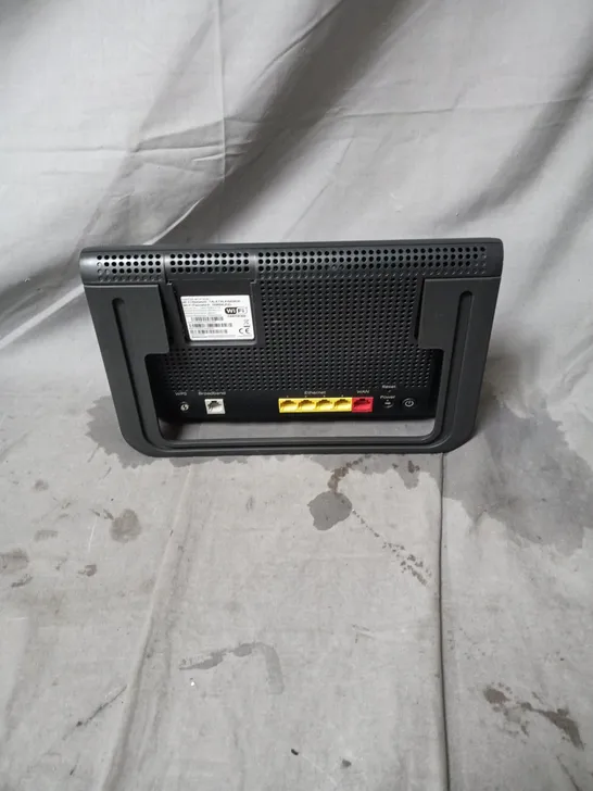 Lot 9534: TALKTALK BROADBAND ROUTER (MODEM) - DARK GREY WITH 4 LAN ...
