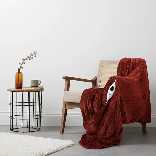 Lot 2311: COZEE HOME FAUX FUR AND VELVETSOFT HEATED THROW WITH 9 HEAT ...