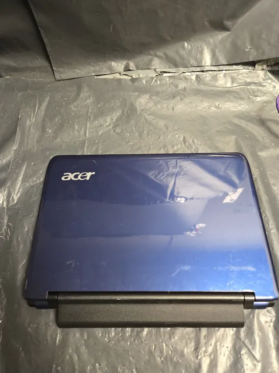 Lot 2484: ACER ASPIRE ONE NETBOOK – BLUE - BCM92045NMD - 5347150 ...