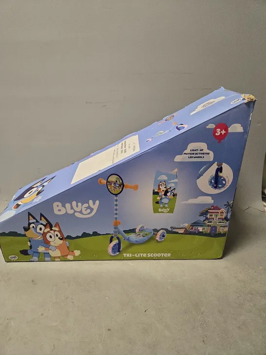 Lot 3269: BOXED BLUEY TRI LITE SCOOTER - 5101876 | Simon Charles ...