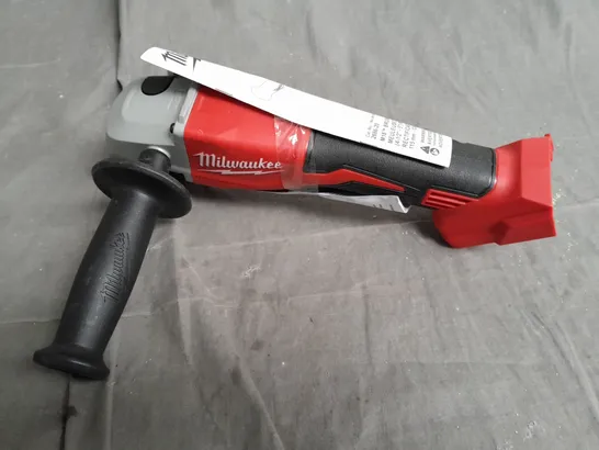 Lot 92: MILWAUKEE POWER TOOL - 5007005 | Simon Charles Auctioneers