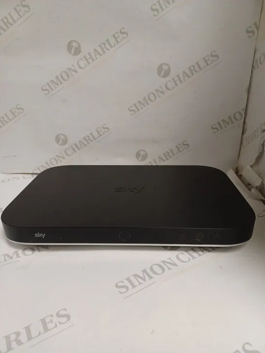 Lot 7270: BOXED SKY Q 2TB ES140 RECEIVER BOX - 4544370 | Simon Charles ...