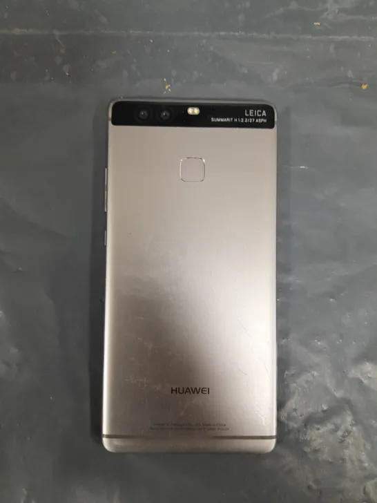 Lot 3007: HUAWEI EVA-L09 P9 SMARTPHONE - 5077711 | Simon Charles ...