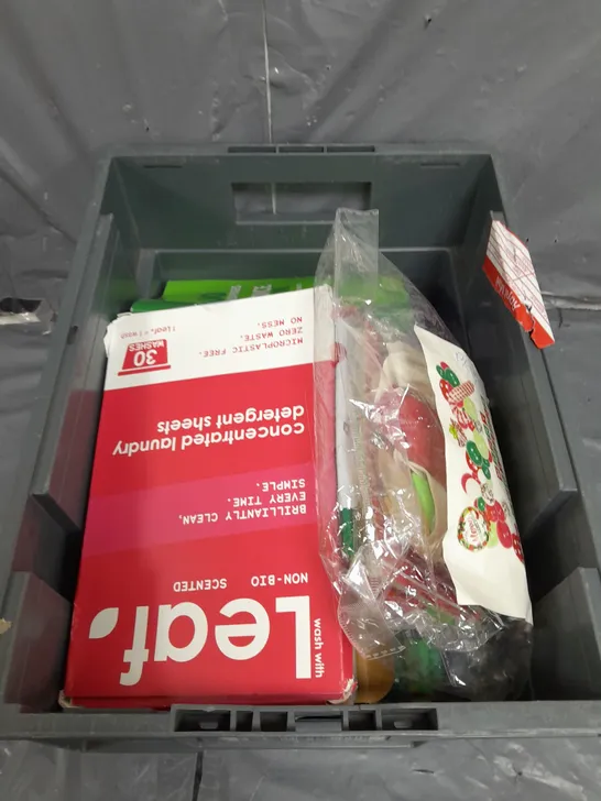 Lot 520: APROXIMATELY 15 ASSORTED HOUSEHOLD ITEMS TO INCLUDE PAINT ...