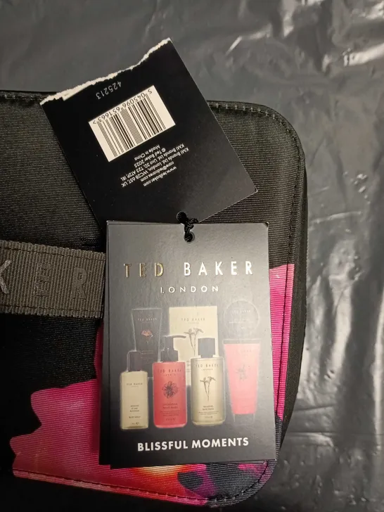 Lot 2482: TED BAKER LONDON MAKEUP BAG – BLISSFUL MOMENTS FULL SET ...