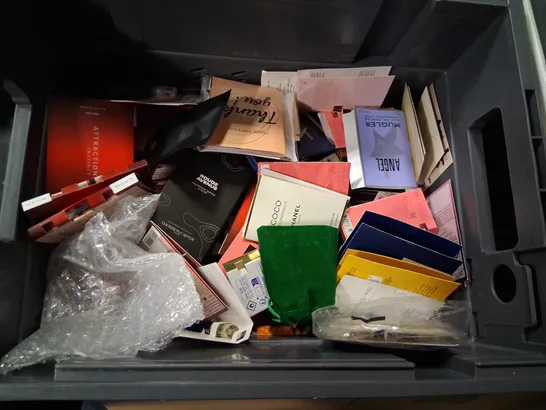 Lot 305: LARGE QUANTITY OF ASSORTED SAMPLE FRAGRANCES TO INCLUDE; MUGLER, CHANEL AND JENNIFER ...