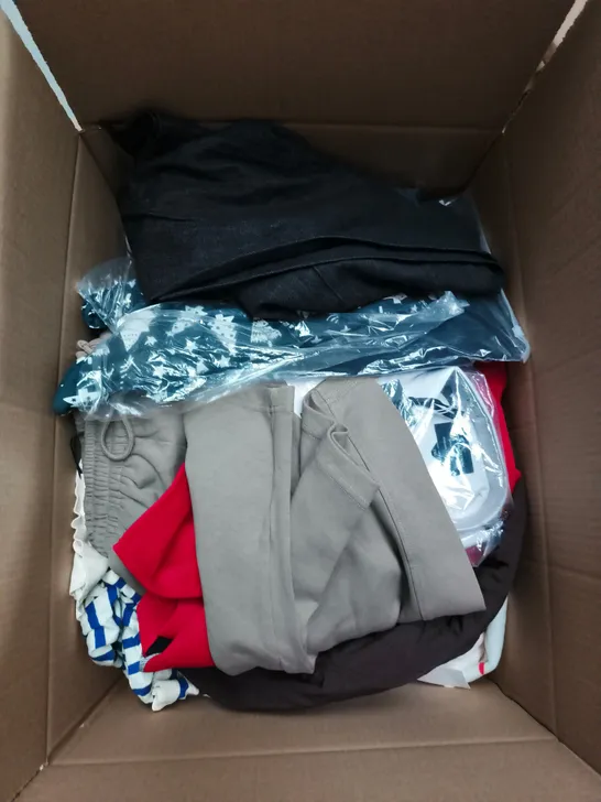 Lot 601: LARGE BOX OF APPROXIMATELY 25 ASSORTED CLOTHING ITEMS IN ...