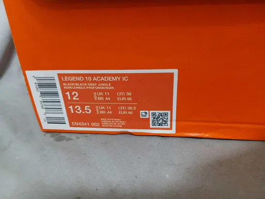 Lot 302: NIKE LEGEND 10 ACADEMY IC FOOTBALL BOOTS – BLACK/DEEP JUNGLE ...
