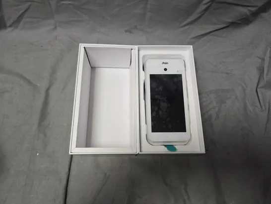 Lot 3201: DOJO GO HANDHELD TOUCHSCREEN CARD READER – WHITE, BOXED ...