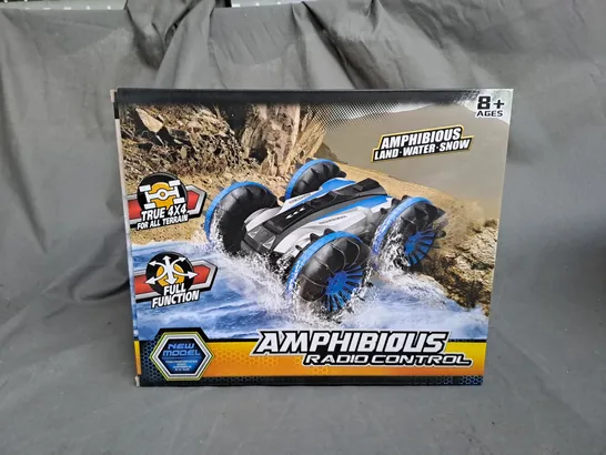 Lot 4080: BOXED AMPHIBIOUS RADIO CONTROL NEW MODEL RC CAR IN BLUE ...