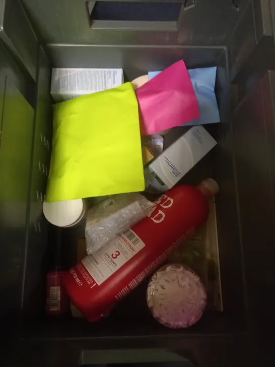 Lot 360: APPROXIMATELY 20 ASSORTED COSMETIC PRODUCTS TO INCLUDE - NIP ...