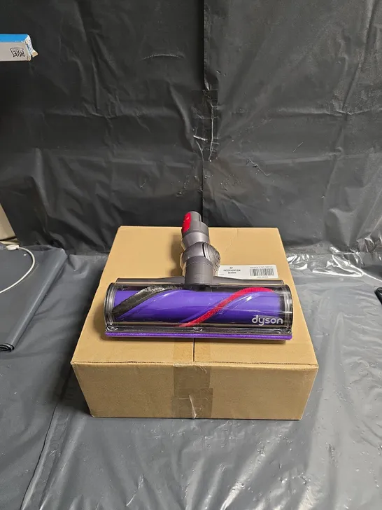 Lot 730: DYSON FLOORHEAD ATTACHMENT WITH PURPLE ROLLER AND ADAPTOR ...