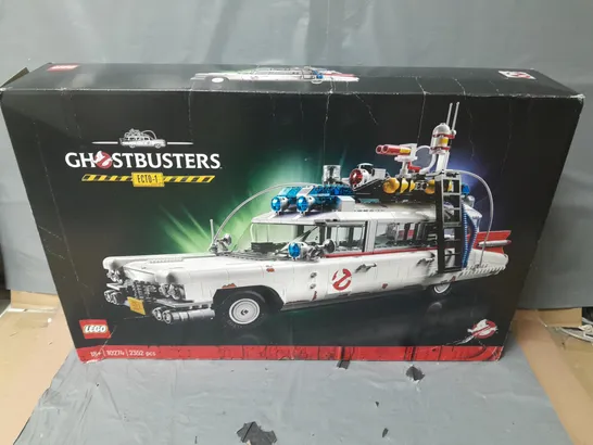 Lot 9019: BOXED LEGO GHOSTBUSTERS ECTO-1 10274 - 5184893 | Simon ...