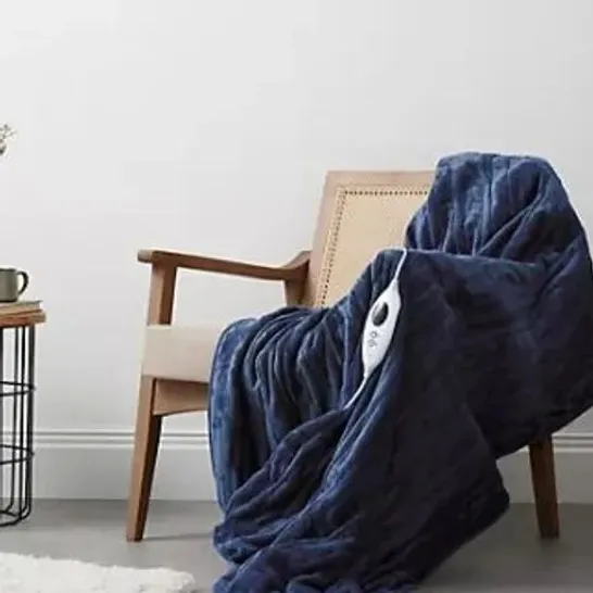 Lot 6425: OUTLET COZEE HOME FAUX FUR HEATED THROW WITH 9 HEAT SETTINGS ...