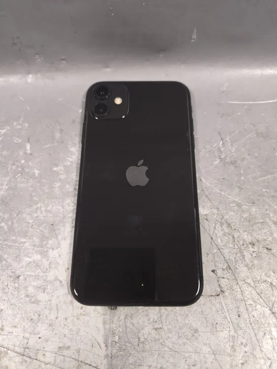 Lot 8063: APPLE IPHONE - MODEL UNSPECIFIED - 5189648 | Simon Charles ...
