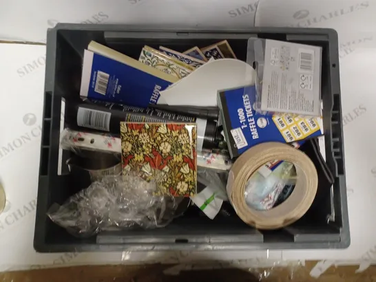 Lot 15160: APPROXIMATELY 15 HOUSEHOLD ITEMS TO CONTAIN PATTERNED ...