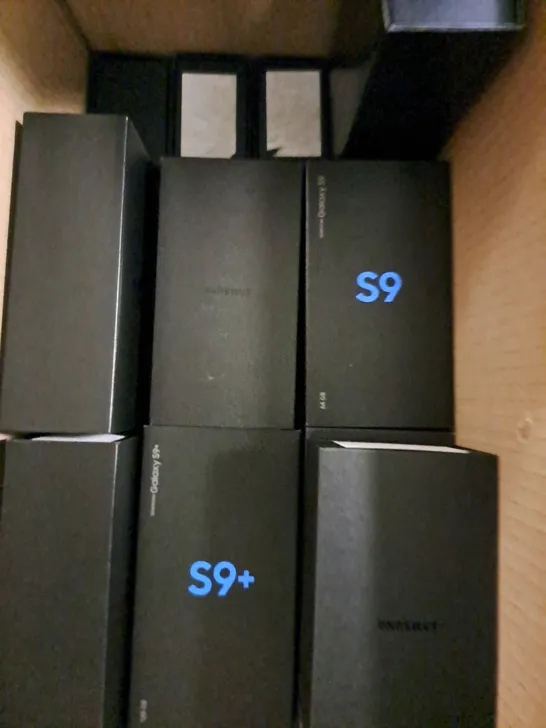 Lot 8295: BOX OF APPROXIMATELY 20 ASSORTED EMPTY SAMSUNG PHONE BOXES ...