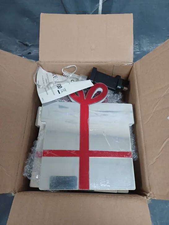 Lot 3086: INFINITY GARLAND GIFT BOX CHRISTMAS LIGHTS - 5018675 | Simon ...