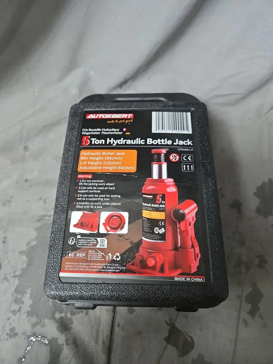 Lot 3700: 5 TON HYDRAULIC BOTTLE JACK IN CARRY CASE - 5447470 | Simon ...