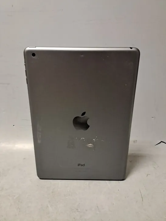 Lot 7049: APPLE IPAD AIR A1474 - 5078373 | Simon Charles Auctioneers