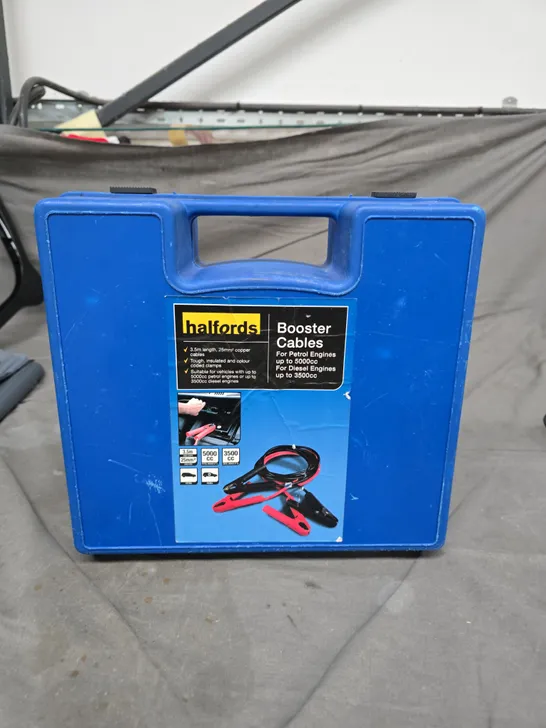 Lot 509: HALFORDS BOOSTER CABLES 3.5M 25MM² JUMPER CABLES IN BLUE CASE ...