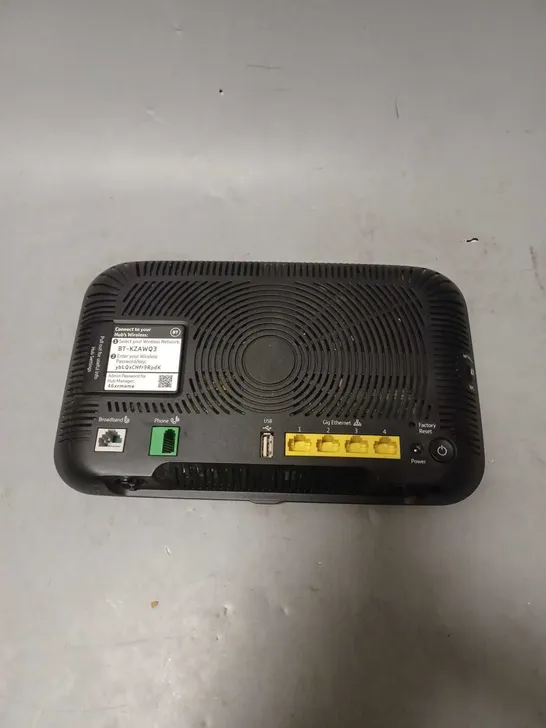 Lot 4764: BT SMART HUB 2 WIFI ROUTER - 4984506 | Simon Charles Auctioneers
