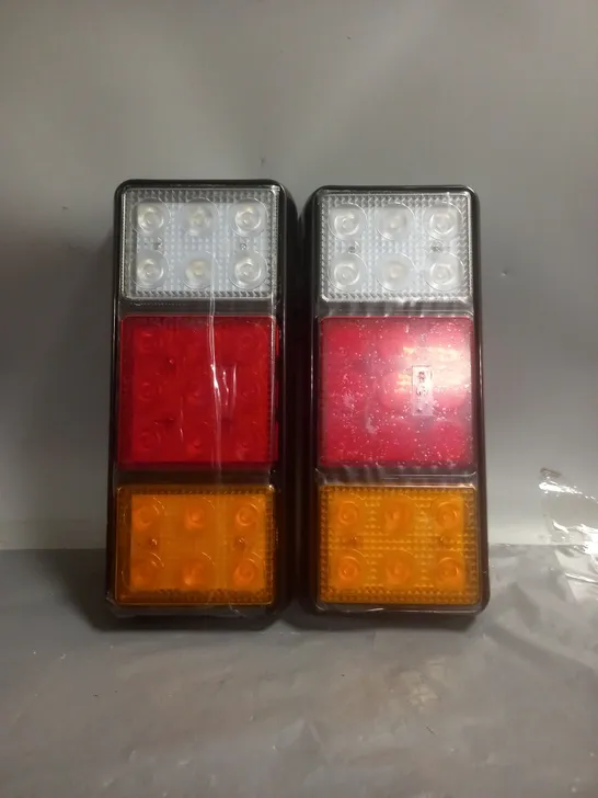 Lot 270: REAR SET OF TRAILER LIGHTS - 4879533 | Simon Charles Auctioneers