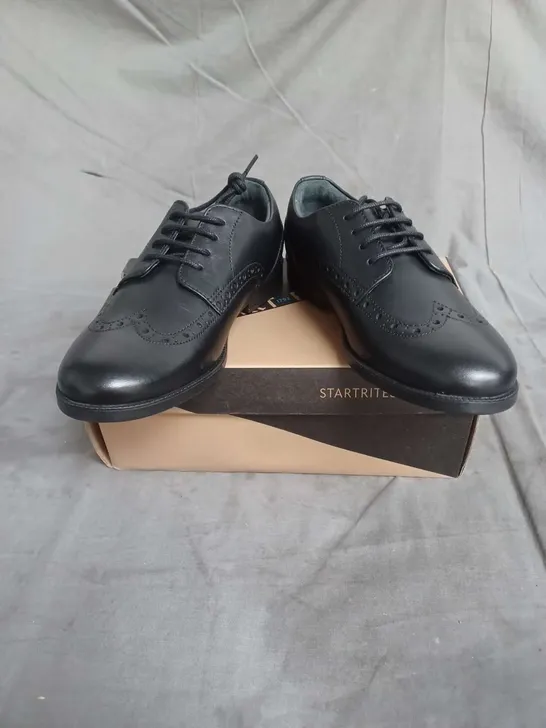 Lot 8536: BOXED PAIR OF START RITE KIDS BROGUE SHOES IN BLACK LEATHER ...