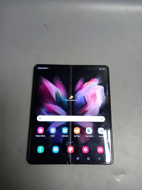 Lot 4732: UNBOXED SAMSUNG GALAXY Z FOLD3 5G 512GB - 4698518 | Simon Charles Auctioneers