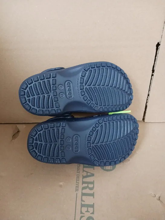 Lot 4441: CROCS KIDS CLASSIC CLOG - SIZE 12 KIDS - 4941593 | Simon ...
