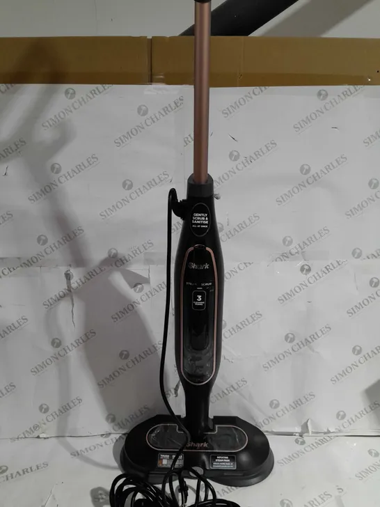 Lot 2006: SHARK STEAM SCRUBBER S7201 - 4508727 | Simon Charles Auctioneers