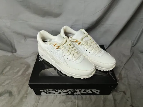 Lot 9458: NIKE AIR WHITE SNEAKERS ON ORIGINAL BOX – LOW-CUT, GOLD ...