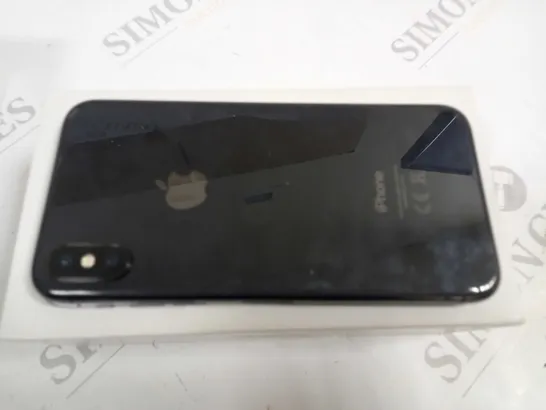 Lot 4027: BOXED IPHONE MOBILE PHONE - 4416938 | Simon Charles Auctioneers
