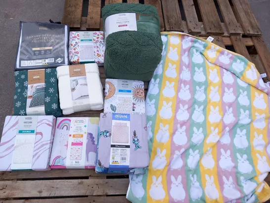 Lot 1: ASSORTED BEDDING AND SOFT FURNISHINGS - 4970813 | Simon Charles ...