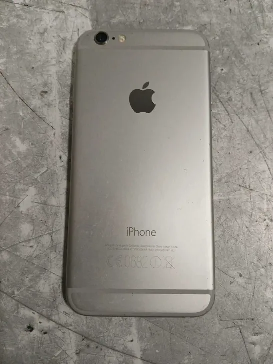 Lot 3131: UNBOXED APPLE IPHONE - A1586 - 4980894 | Simon Charles ...