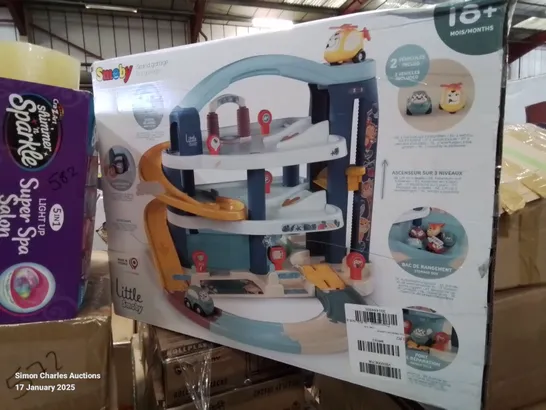 Lot 585: BOXED SMOBY LITTLE SMOBY BIG GARAGE RRP £59.99 - 5014012 ...