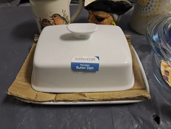 Lot 4147: LOT OF 7 ASSORTED HOUSEHOLD ITEMS TO INCLUDE PYREX GLASS OVEN ...