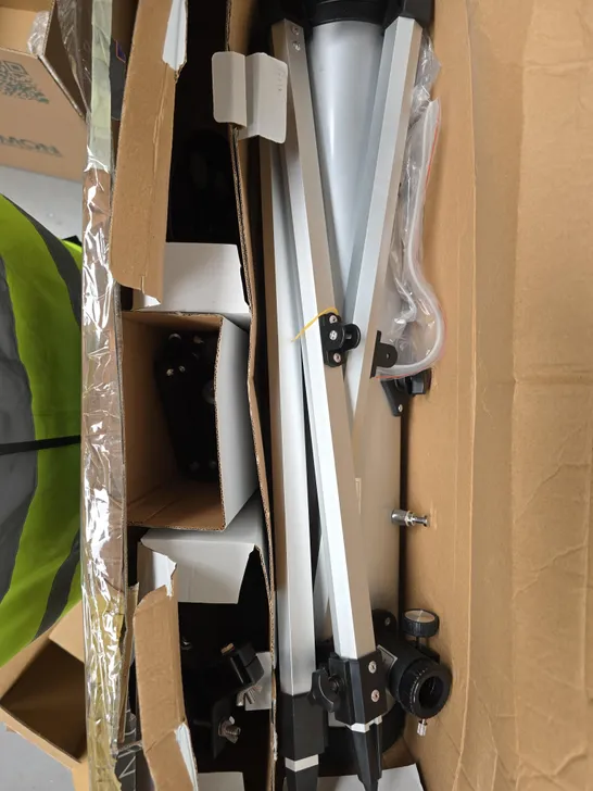 Lot 4221: ZENNOX 76 X 700 TELESCOPE ON TRIPOD – BOXED - 5324052 | Simon ...