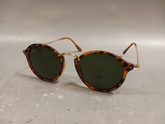 Lot 808: RAY-BAN TORTOISE SHELL DESIGN ROUND LENS SUNGLASSES - 4838043 ...
