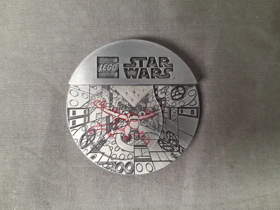 Lot 8028: LEGO STAR WARS BATTLE OF YAVIN COLLECTIBLE COIN - 4769695 ...