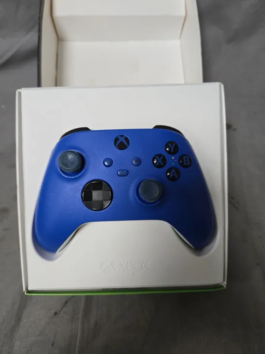 Lot 3681: XBOX WIRELESS CONTROLLER - SHOCK BLUE - 5416066 | Simon ...