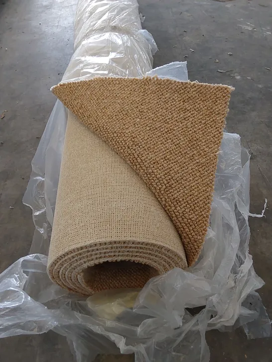 Lot 405: ROLL OF QUALITY SISAL WEAVE STYLE WILD GINGER CARPET // SIZE: APPROXIMATELY 5 X 3.6m ...
