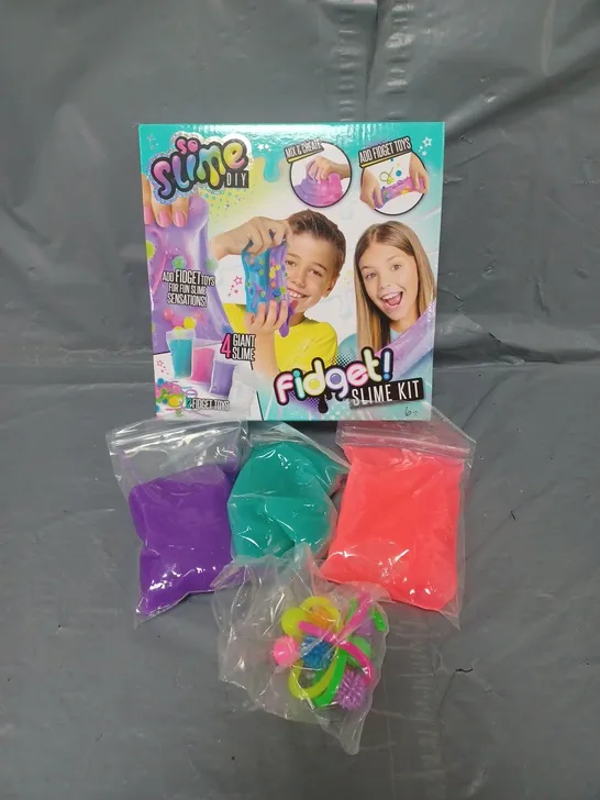 Lot 4250: BOXED SO SLIME FIDGET SLIME KIT - 5224198 | Simon Charles ...