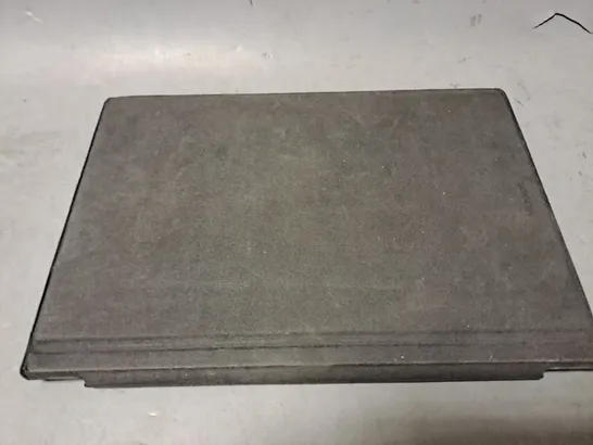 Lot 8183: MICROSOFT SURFACE PRO TABLET - 1796 MODEL - 5009772 | Simon ...