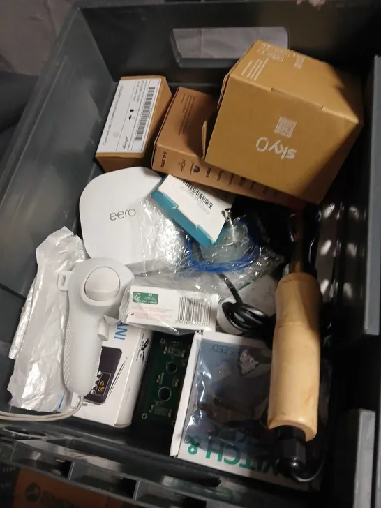 Lot 3271: BOX OF ASSORTED ITEMS INCLUDING RAPOO HD WEBCAM XW170; EERO ...