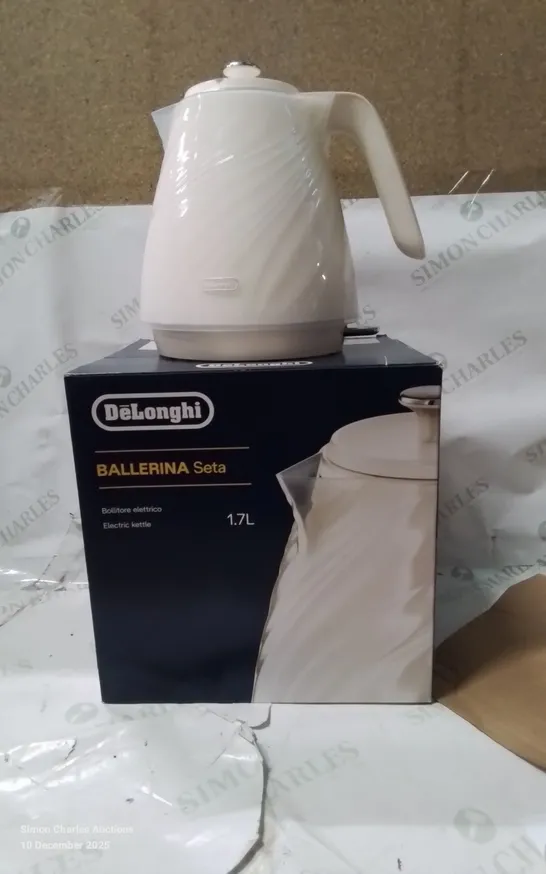 Lot 2022: BOXED DELONGHI 1.7L KETTLE - 5446673 | Simon Charles Auctioneers