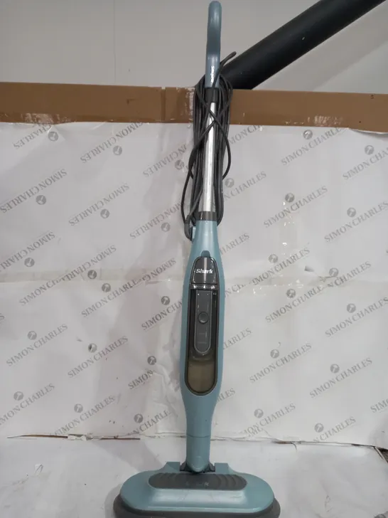 Lot 8014: SHARK S6002UK STEAM FLOOR MOP - COLLECTION ONLY - 4624229 ...